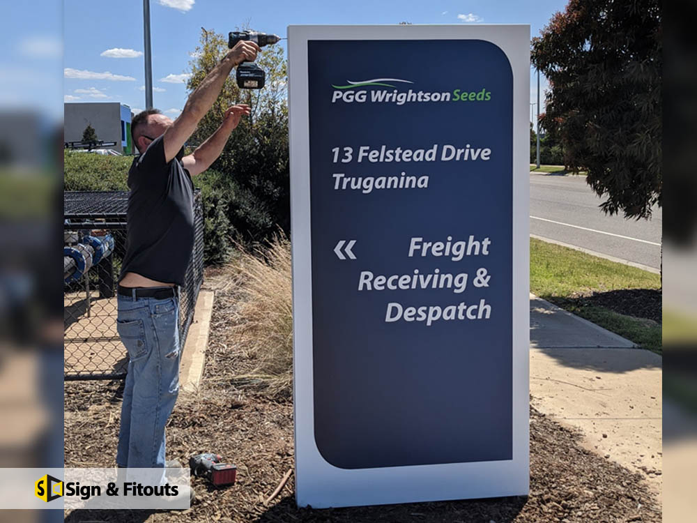 Way finding pylon sign installation - Sign And Fitouts